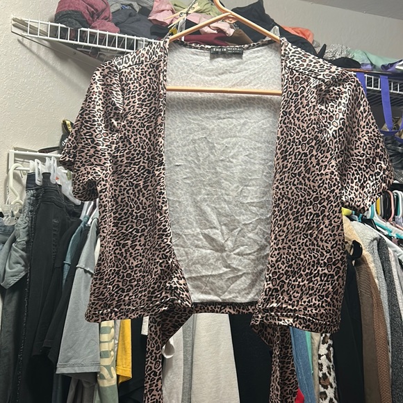 SHEIN | Tops | Cheetah Print Crop Top That Wraps Around Your Body ...